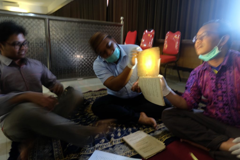 Ponpes Qomaruddin Gresik Merawat Khazanah Pesantren dengan Naskah ...